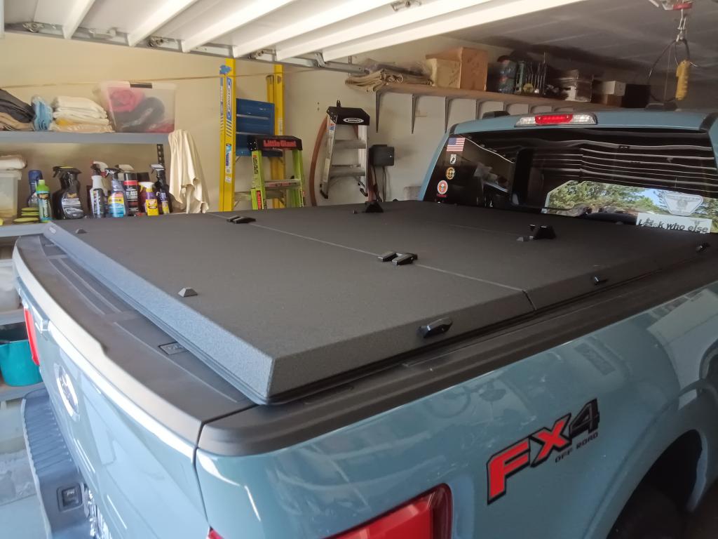 Tectonic™ Dual-Motion Tri-Fold Truck Bed Cover - Peragon®