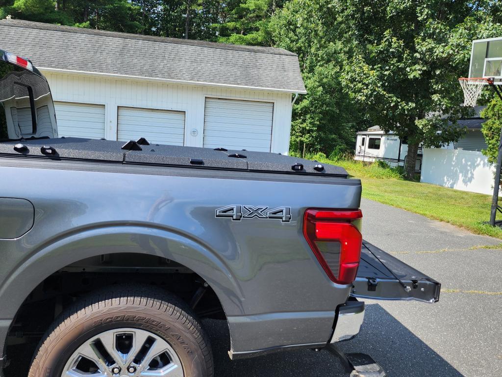 Tectonic™ Dual-Motion Tri-Fold Truck Bed Cover - Peragon®