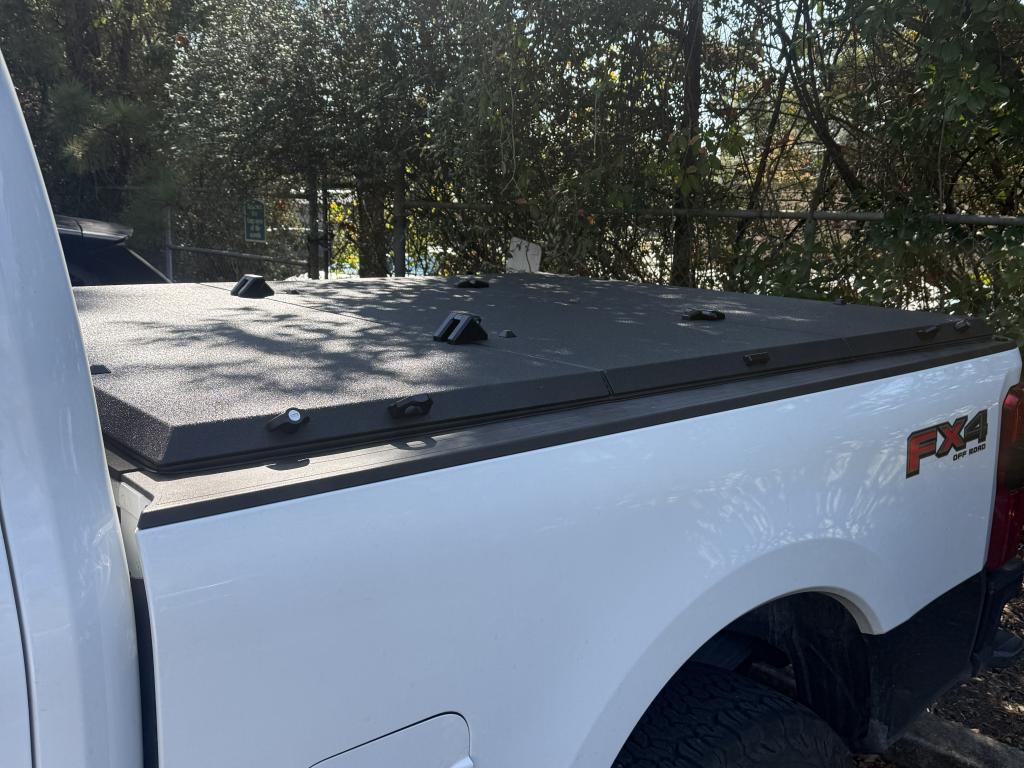 Tectonic™ Dual-Motion Tri-Fold Truck Bed Cover - Peragon®