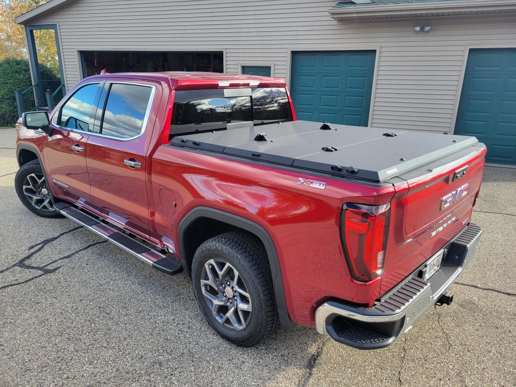 Tectonic™ Dual-Motion Tri-Fold Truck Bed Cover - Peragon®