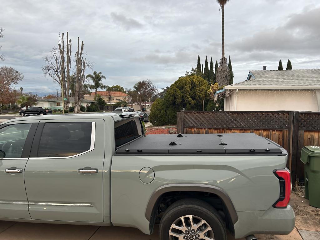 Tectonic™ Dual-Motion Tri-Fold Truck Bed Cover - Peragon®