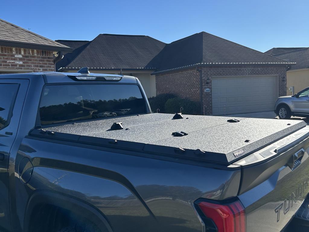 Tectonic™ Dual-Motion Tri-Fold Truck Bed Cover - Peragon®