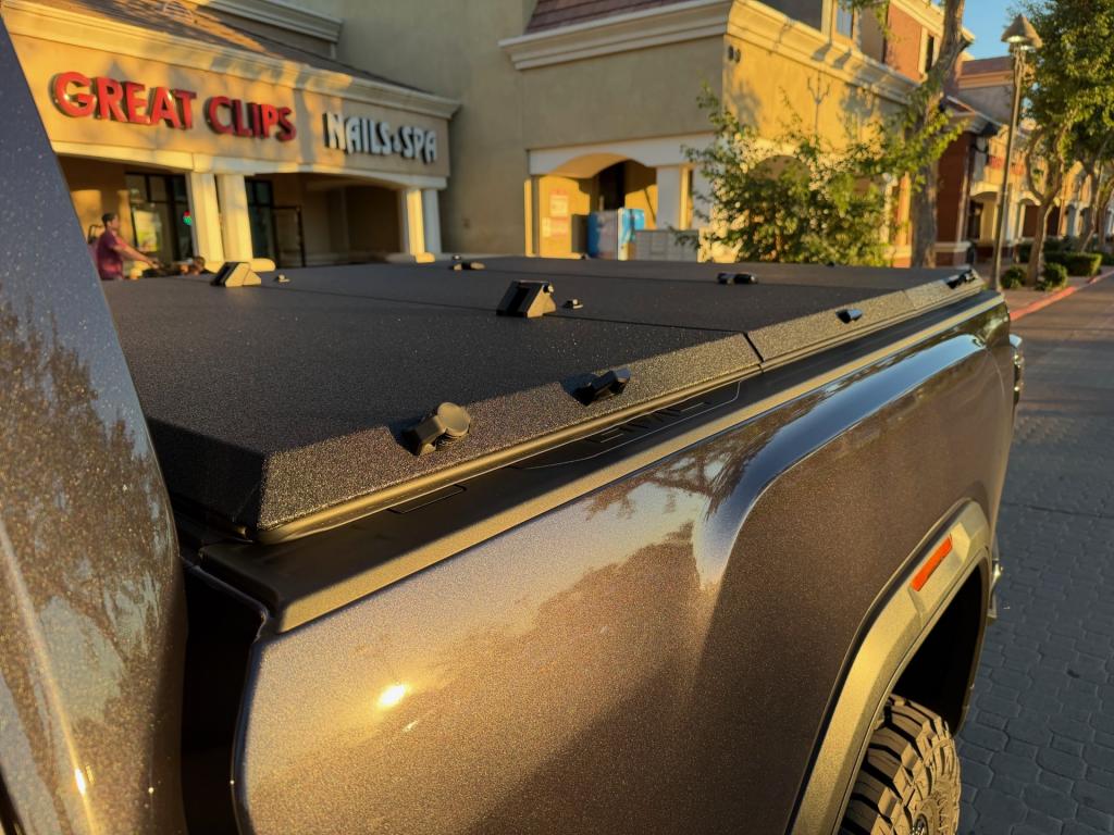 Tectonic™ Dual-Motion Tri-Fold Truck Bed Cover - Peragon®