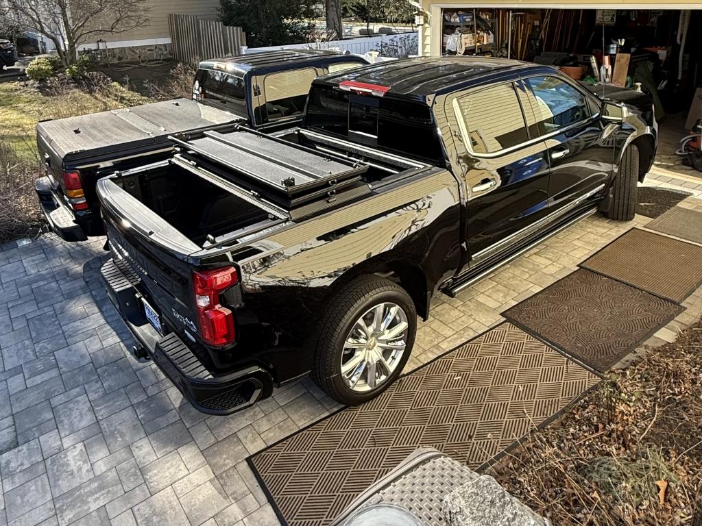 Tectonic™ Dual-Motion Tri-Fold Truck Bed Cover - Peragon®
