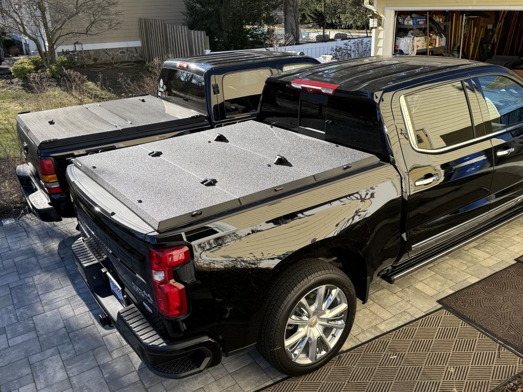 Tectonic™ Dual-Motion Tri-Fold Truck Bed Cover - Peragon®