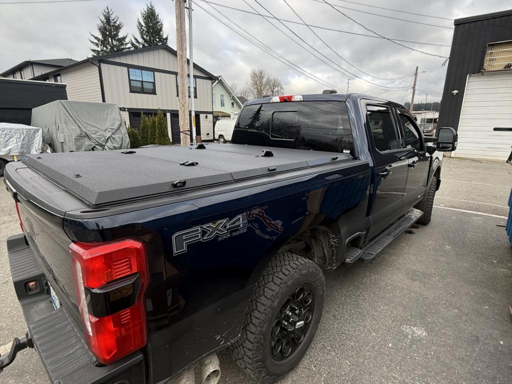 Tectonic™ Dual-Motion Tri-Fold Truck Bed Cover - Peragon®