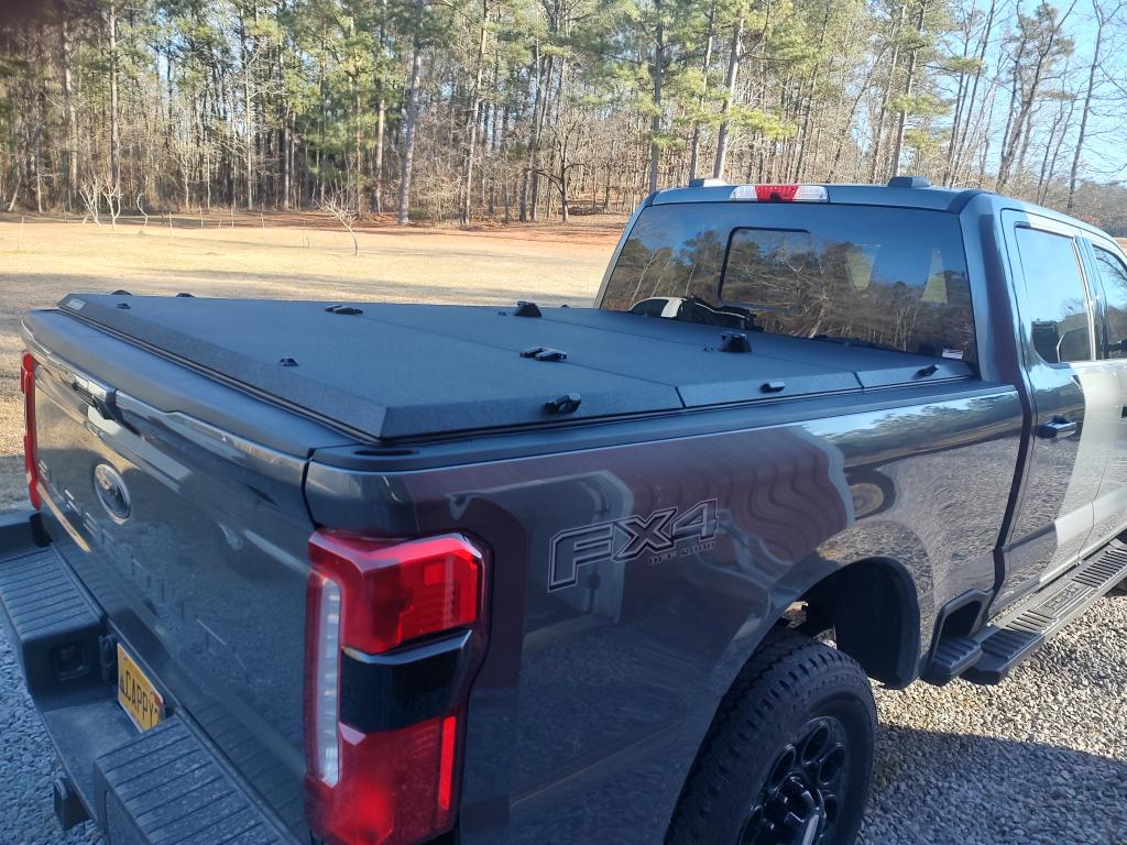 Tectonic™ Dual-Motion Tri-Fold Truck Bed Cover - Peragon®