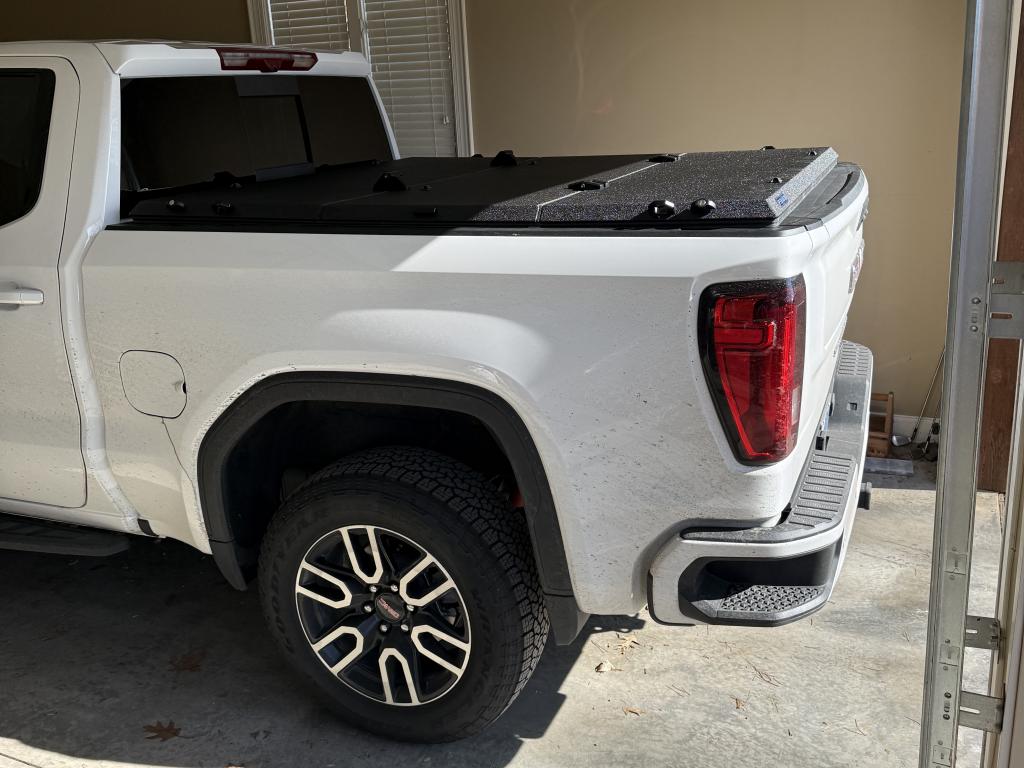 Tectonic™ Dual-Motion Tri-Fold Truck Bed Cover - Peragon®