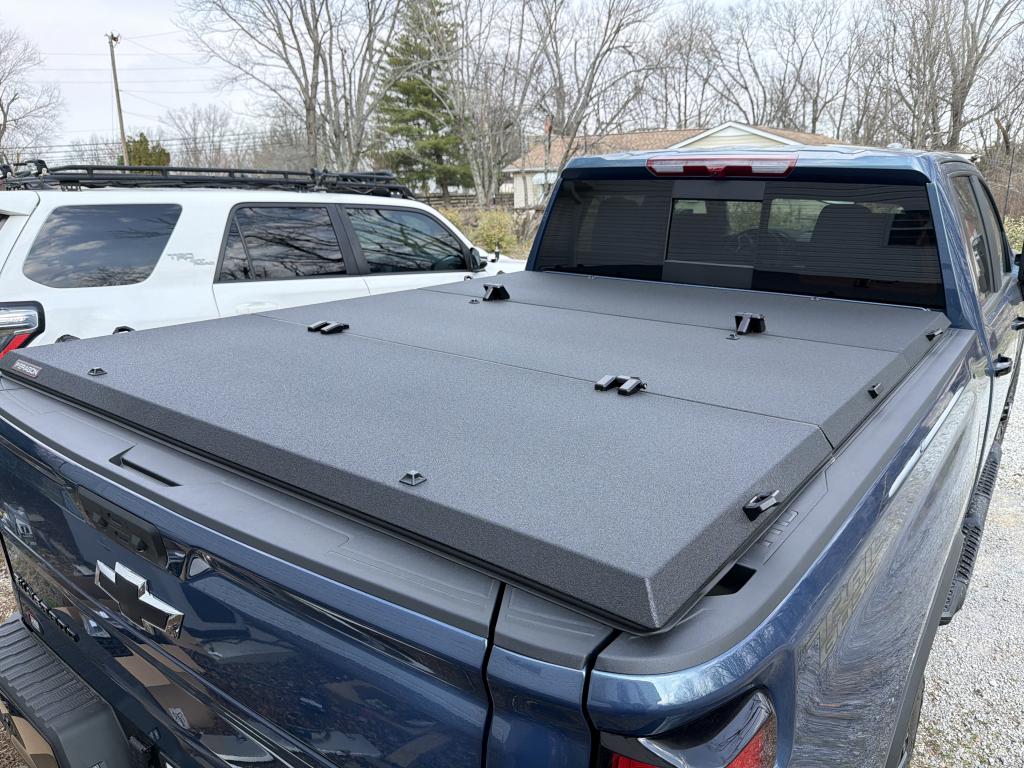Tectonic™ Dual-Motion Tri-Fold Truck Bed Cover - Peragon®