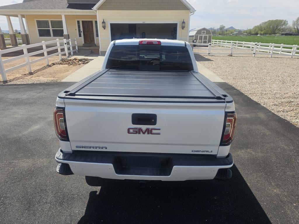 2018 GMC Sierra 1500 Bed Cover For Your Truck - Peragon®
